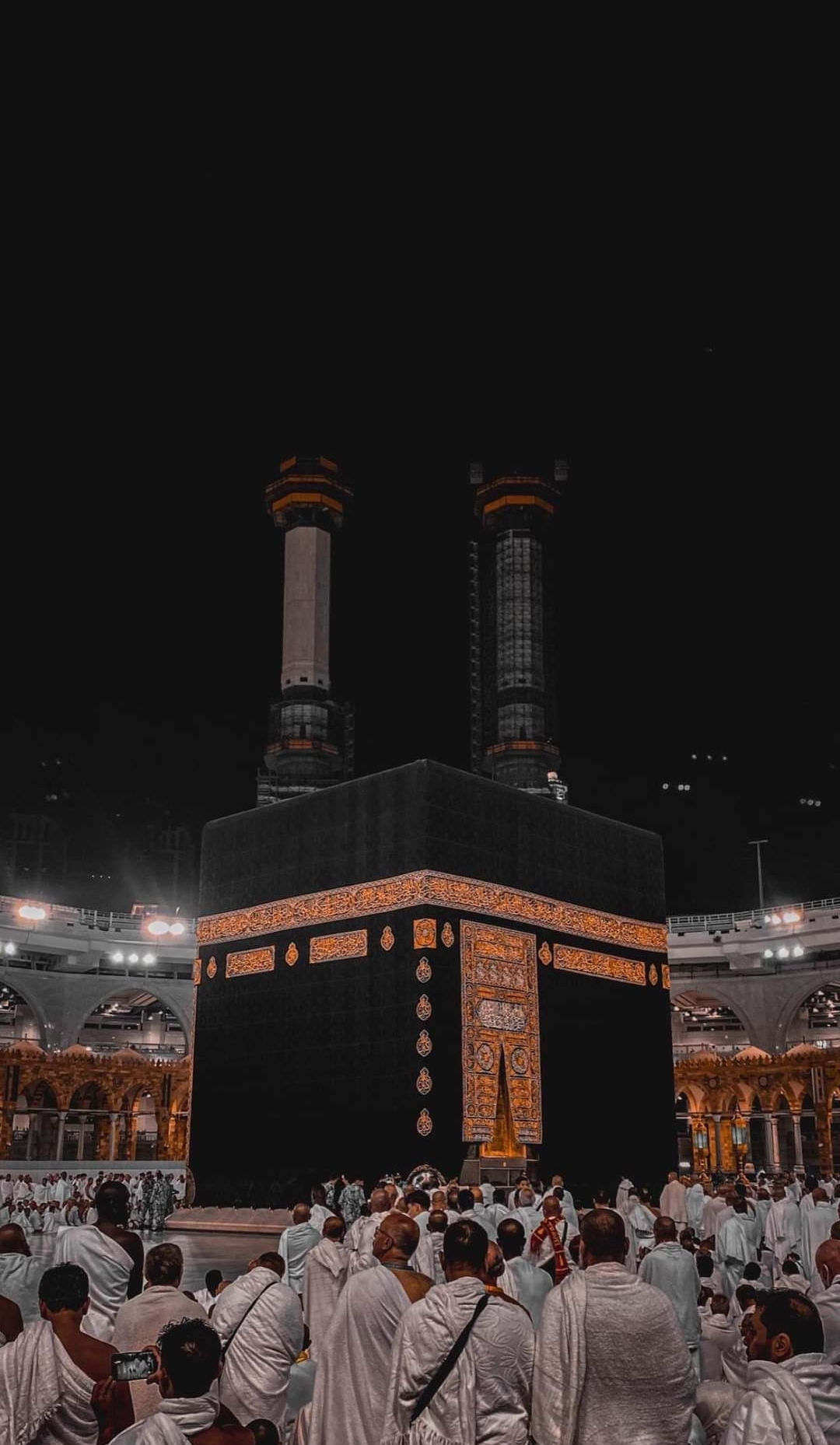 Abdullah Qureshi Shares New Pictures From Cave Thawr Makkah | Reviewit.pk