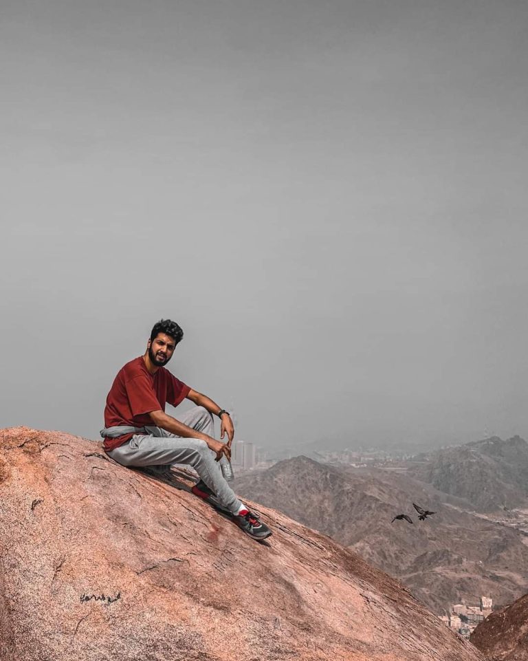 Abdullah Qureshi Shares New Pictures From Cave Thawr Makkah | Reviewit.pk