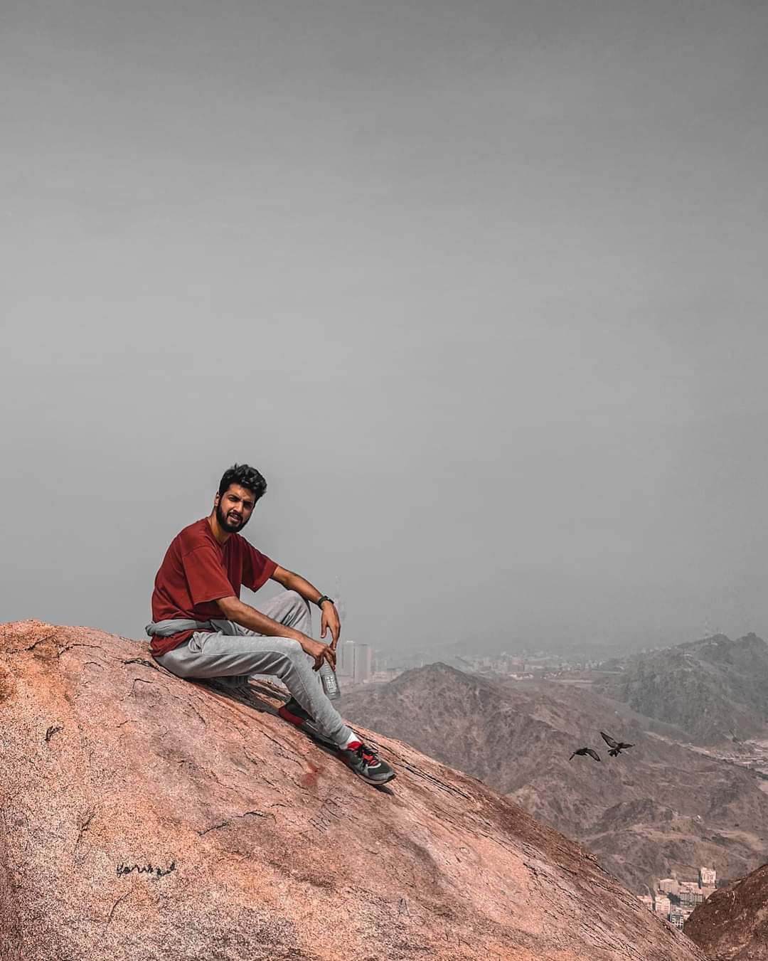 Abdullah Qureshi Shares New Pictures From Cave Thawr Makkah | Reviewit.pk