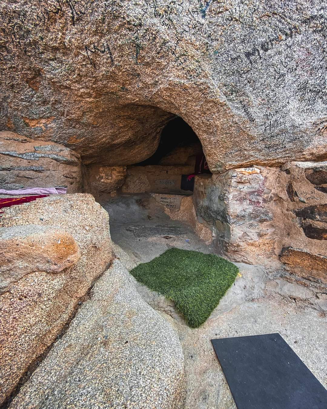 Abdullah Qureshi Shares New Pictures From Cave Thawr Makkah Reviewitpk