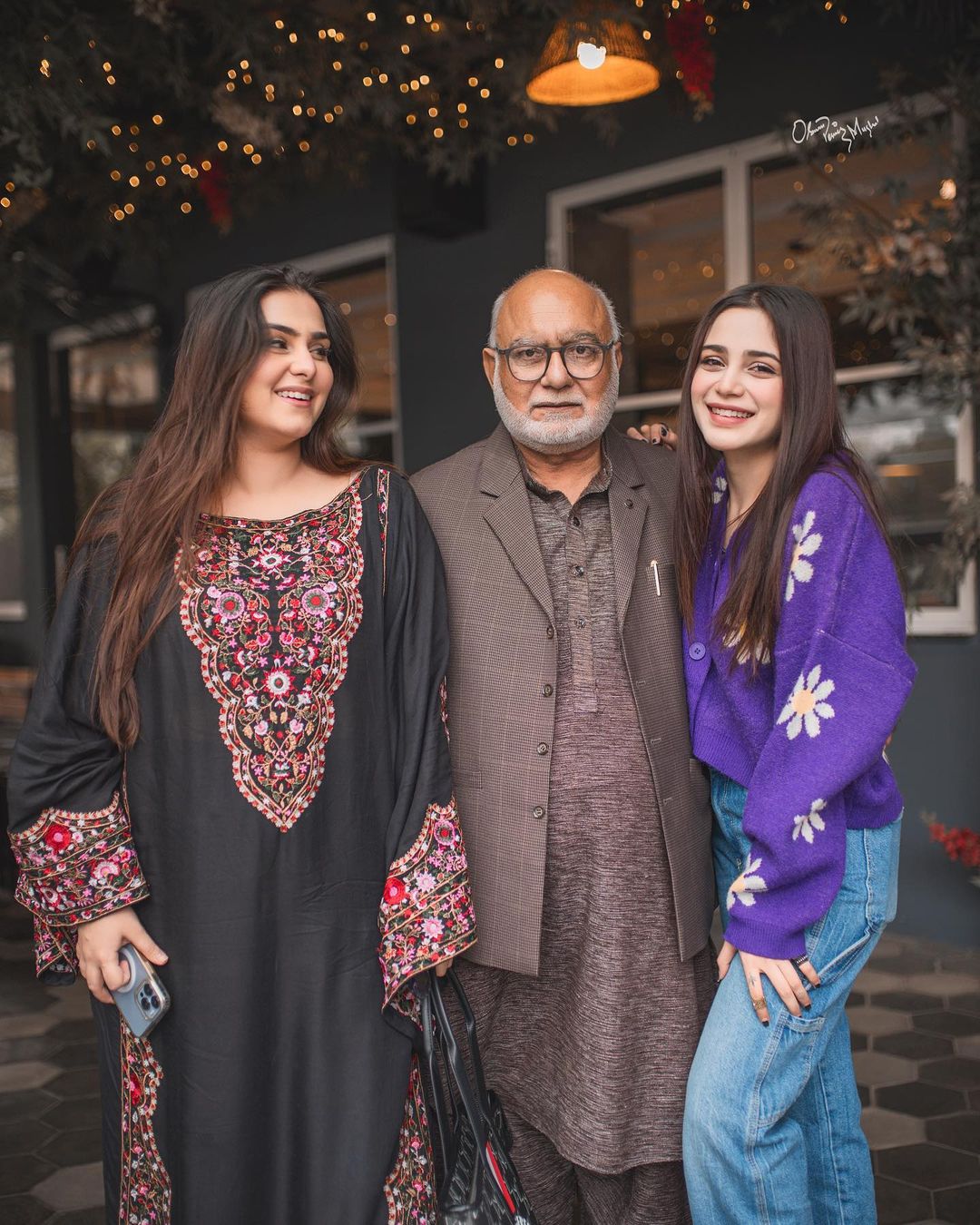 Aima Baig Spotted At Her Nephew's Birthday Bash | Reviewit.pk