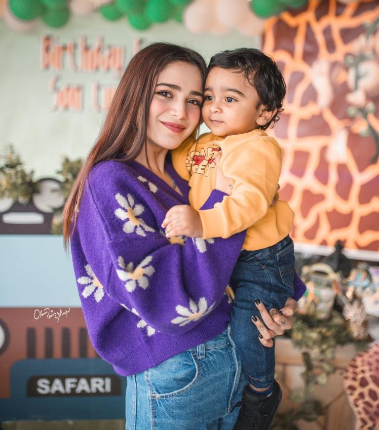 Aima Baig Spotted At Her Nephew's Birthday Bash | Reviewit.pk