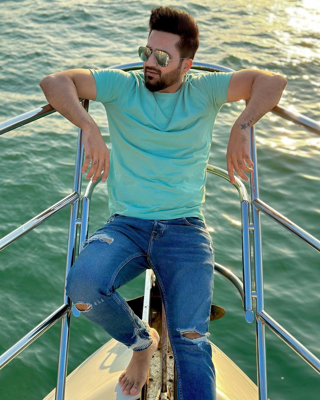 Sarah Khan and Falak Shabir Pictures While Boating in Dubai | Reviewit.pk