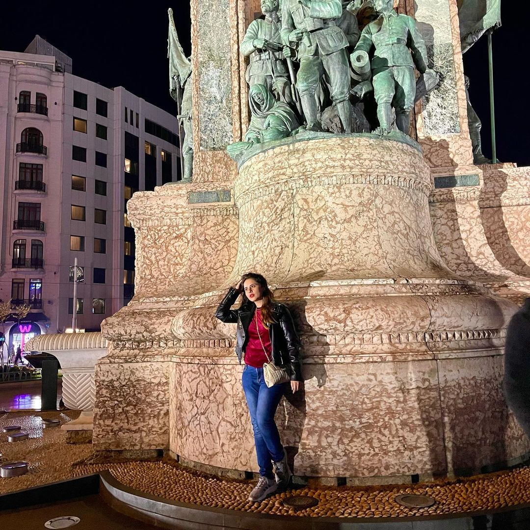Fatima Effendi Adorable Pictures from Her Trip To Turkey | Reviewit.pk