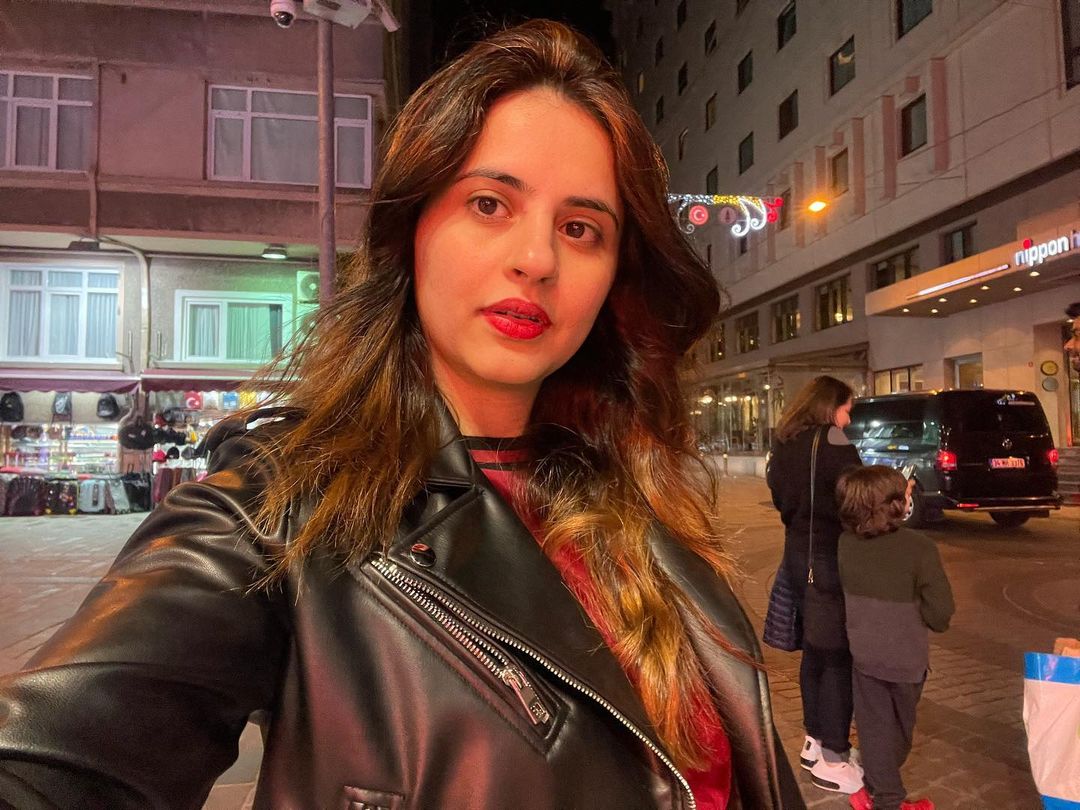 Fatima Effendi Adorable Pictures from Her Trip To Turkey | Reviewit.pk