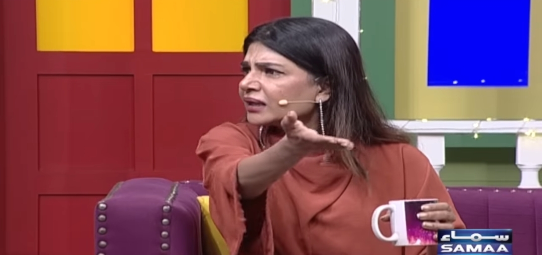 Iffat Omar & Ahmed Ali Butt's War of Words - Viral Video | Reviewit.pk