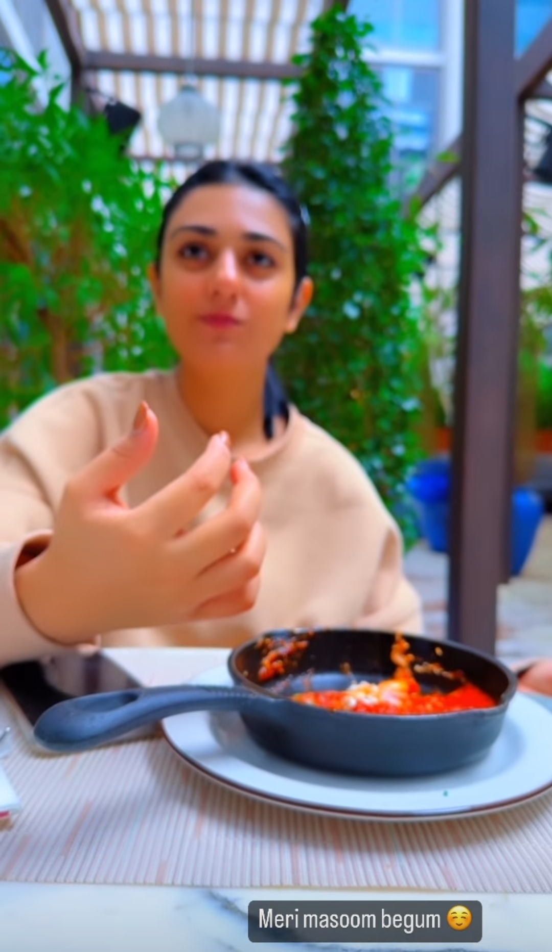 Sarah Khan and Falak Shabir Adorable Pictures from Burj Khalifa Top ...