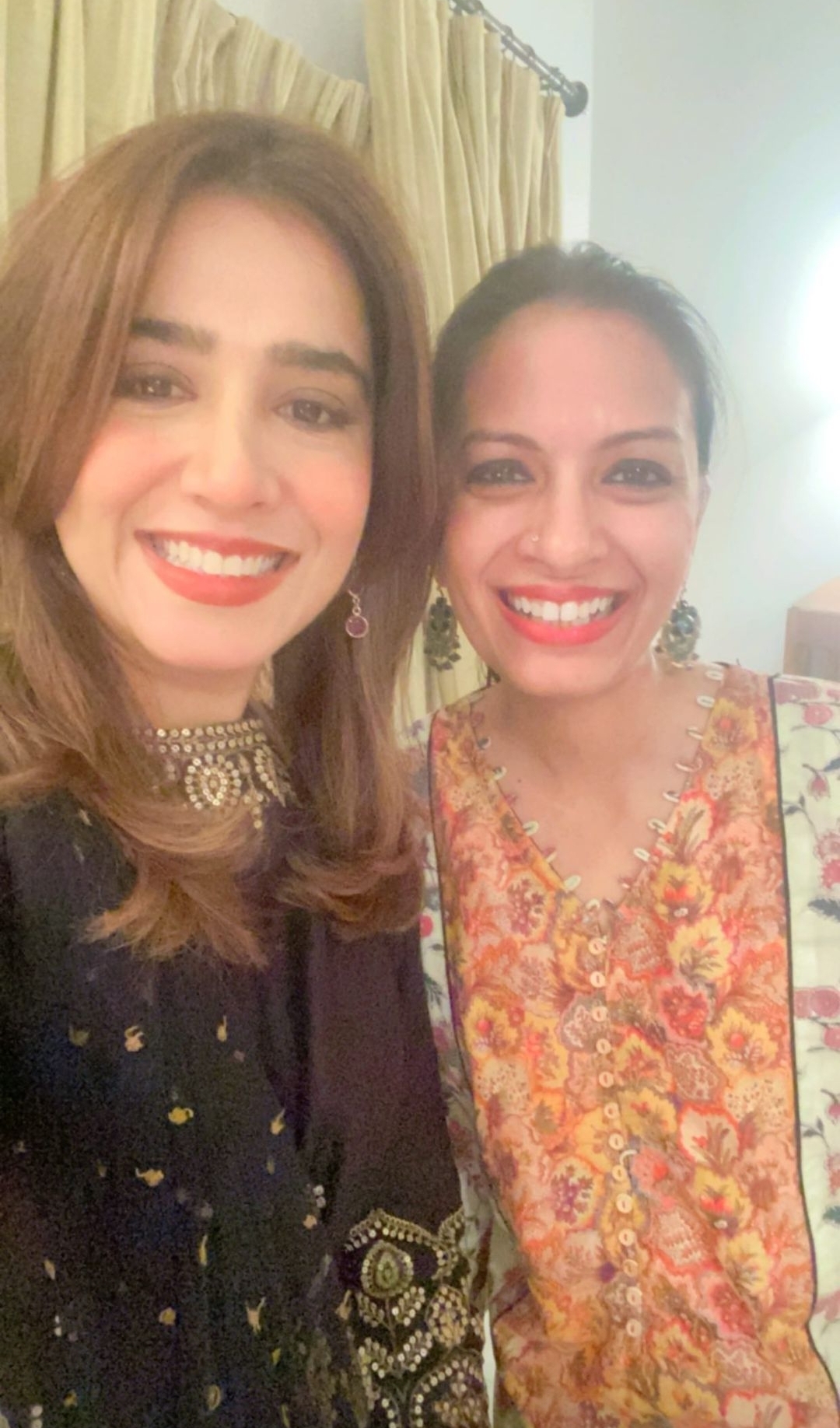 Mansha Pasha And Jibran Nasir Family Dinner Pictures | Reviewit.pk