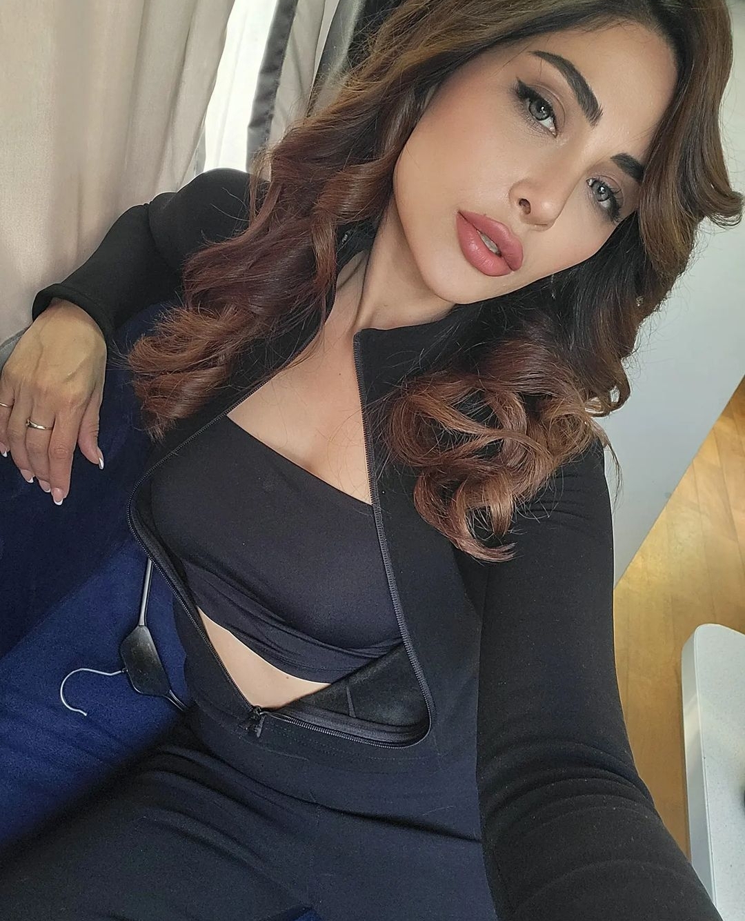 Sabeeka Imam Treats Fans With Adorable Pictures From Istanbul | Reviewit.pk