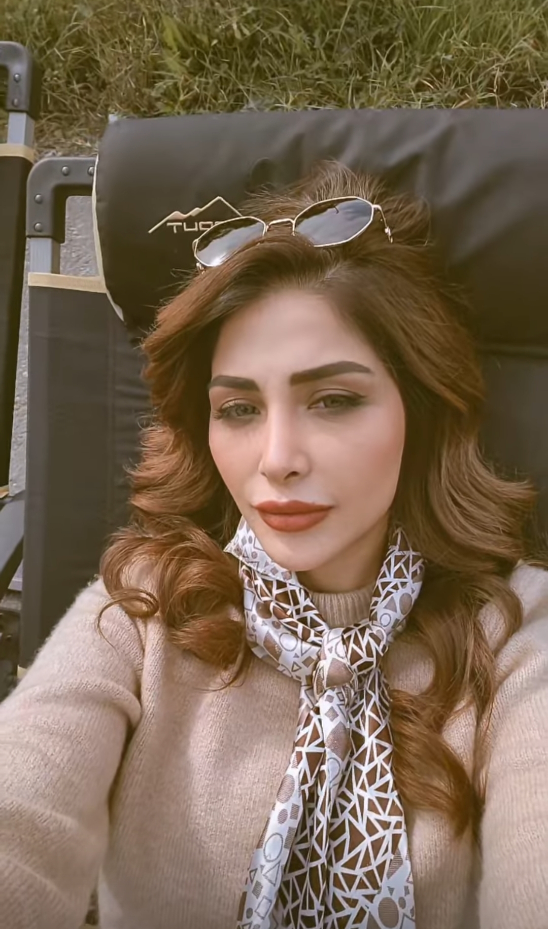 Sabeeka Imam Treats Fans With Adorable Pictures From Istanbul | Reviewit.pk