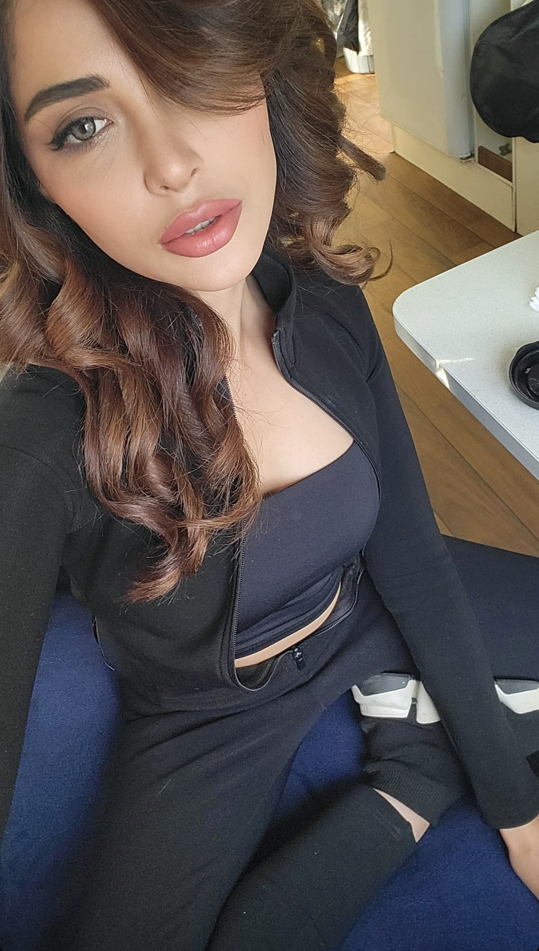 Sabeeka Imam Treats Fans With Adorable Pictures From Istanbul | Reviewit.pk