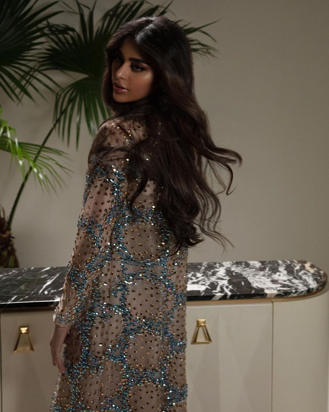 Sadaf Kanwal's First Gorgeous Photoshoot after Her Baby | Reviewit.pk