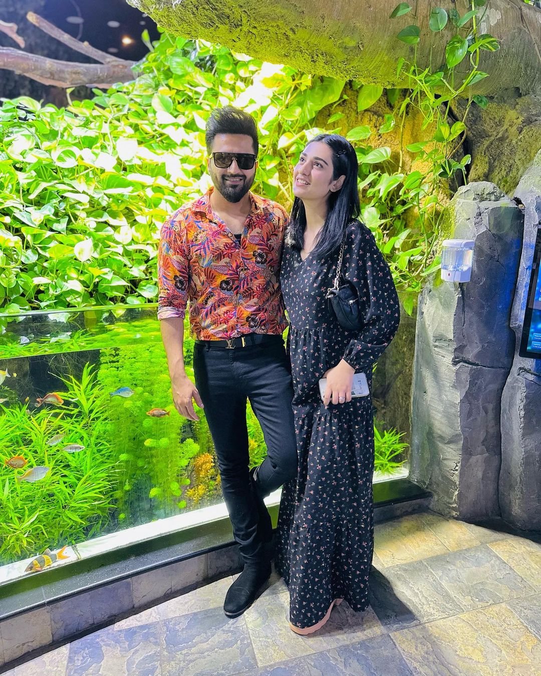 Sarah Khan and Falak Shabir Adorable Pictures from Burj Khalifa Top ...