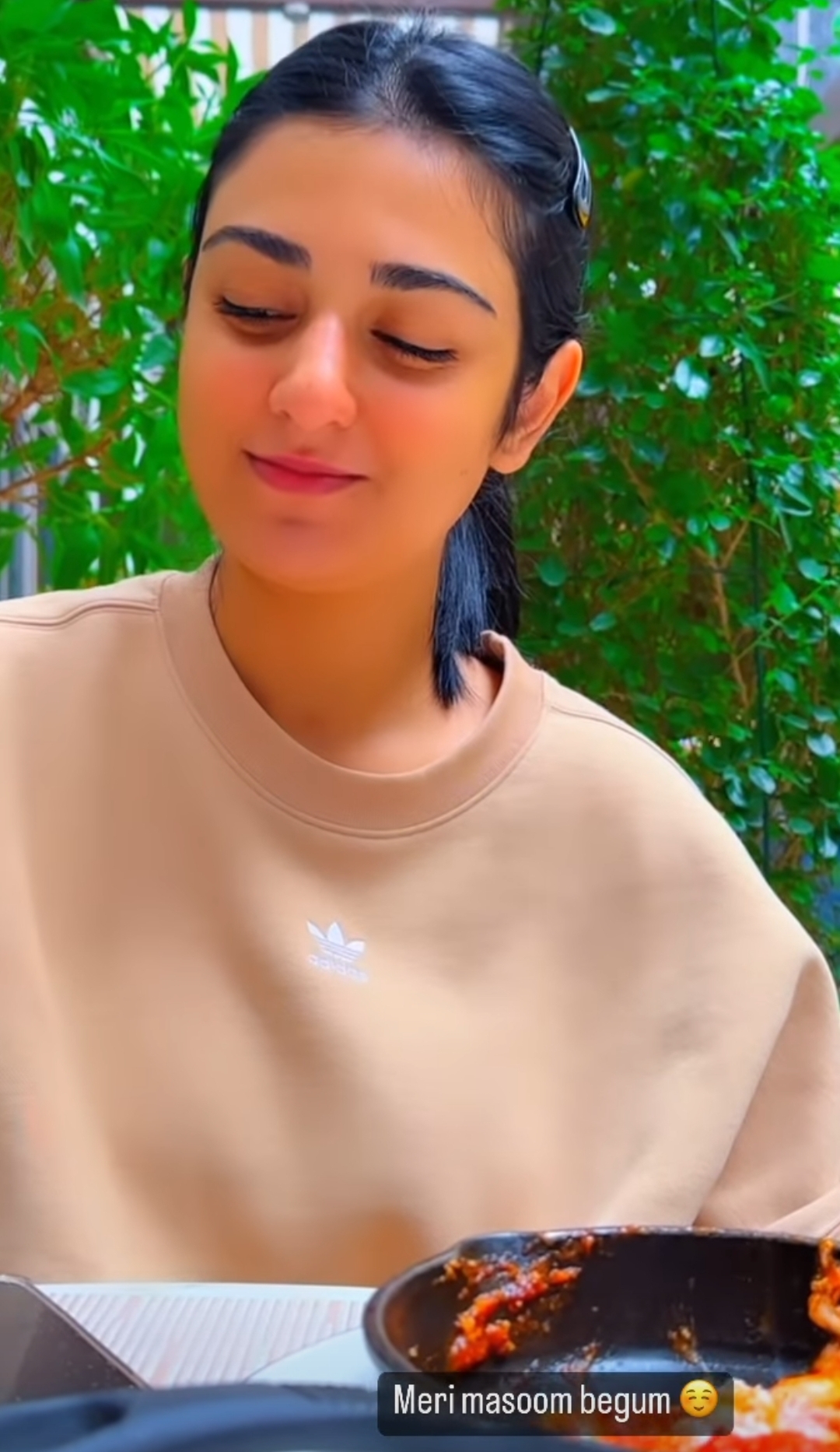 Sarah Khan and Falak Shabir Adorable Pictures from Burj Khalifa Top ...