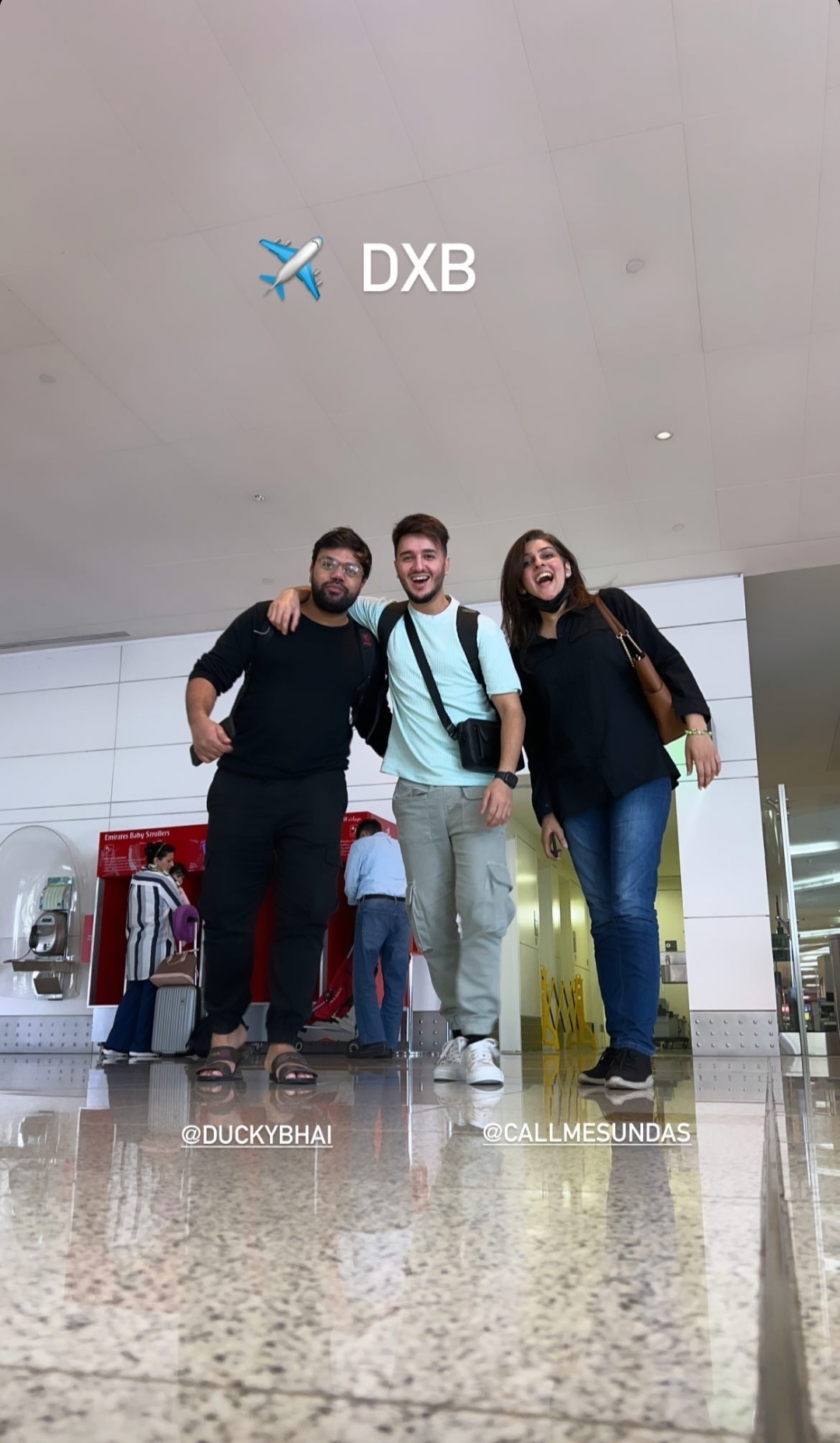 Shahveer Jafry New Pictures With Wife & Family | Reviewit.pk