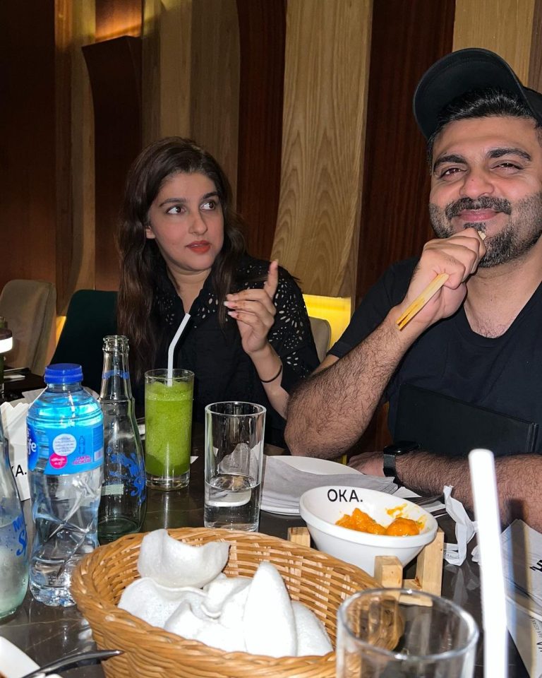 Shahveer Jafry New Pictures With Wife & Family | Reviewit.pk