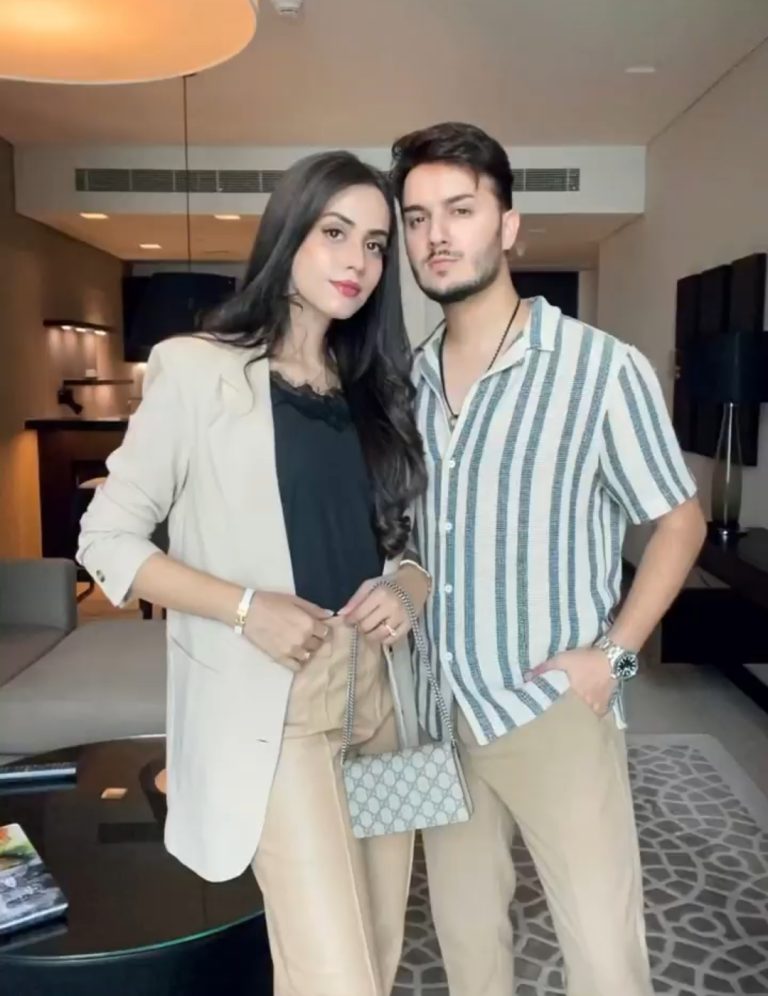 Shahveer Jafry New Pictures With Wife & Family | Reviewit.pk