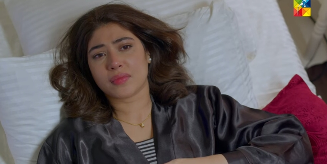 Sonia Mishal Addresses Hearsay About Her Cosmetic Surgery | Reviewit.pk