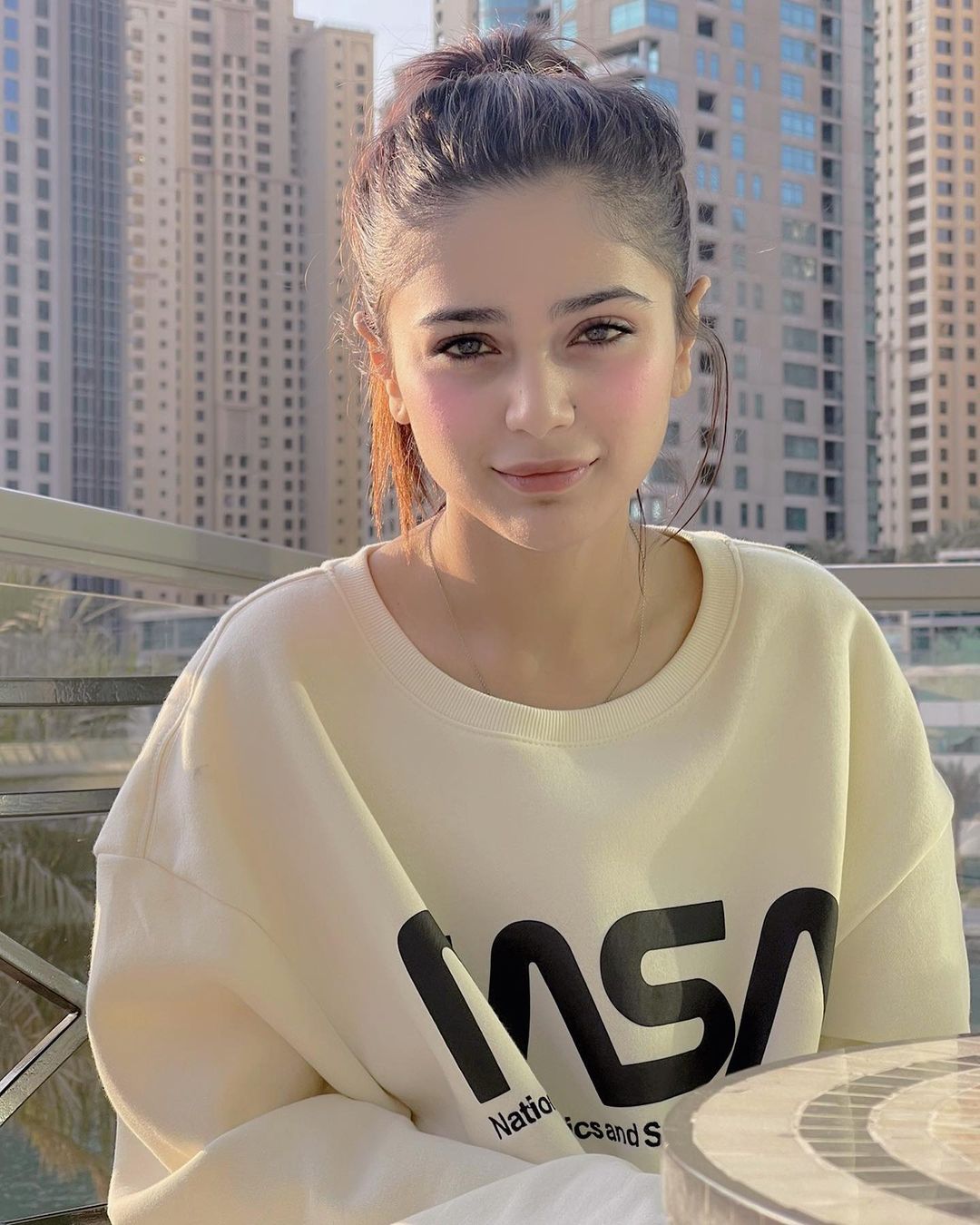 Aima Baig's K-Pop Star Look Gets Trolled | Reviewit.pk