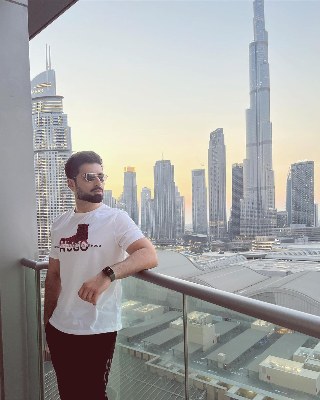 Aiman Khan And Minal Khan's Fun Family Moments From Dubai | Reviewit.pk