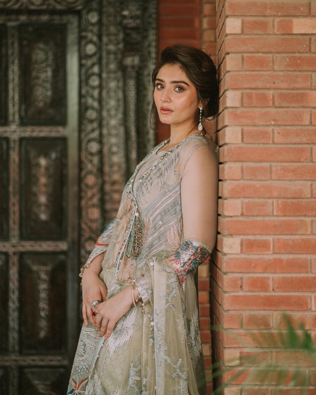 Durefishan Saleem Shines At A Family Wedding | Reviewit.pk