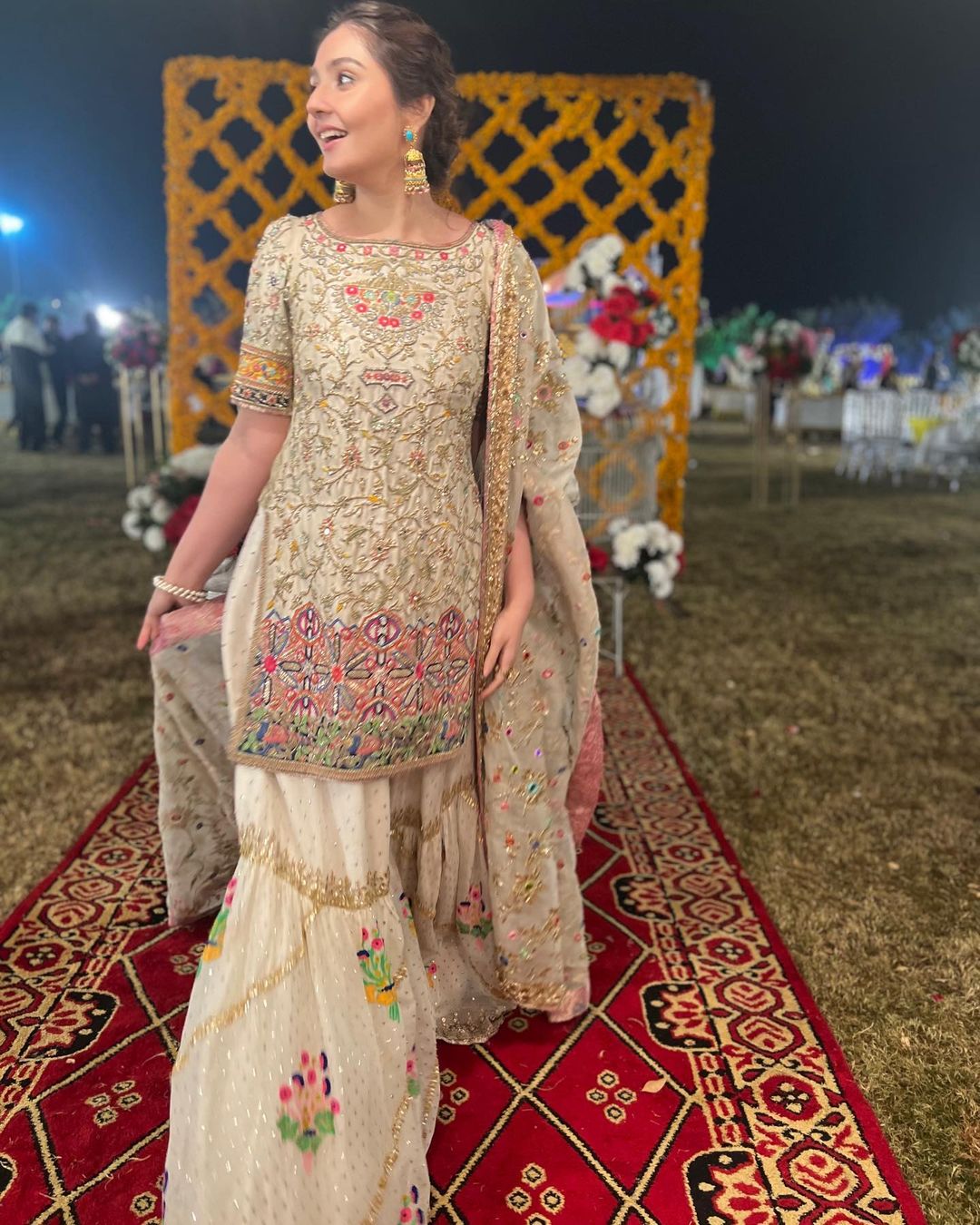 Durefishan Saleem Shines At A Family Wedding | Reviewit.pk