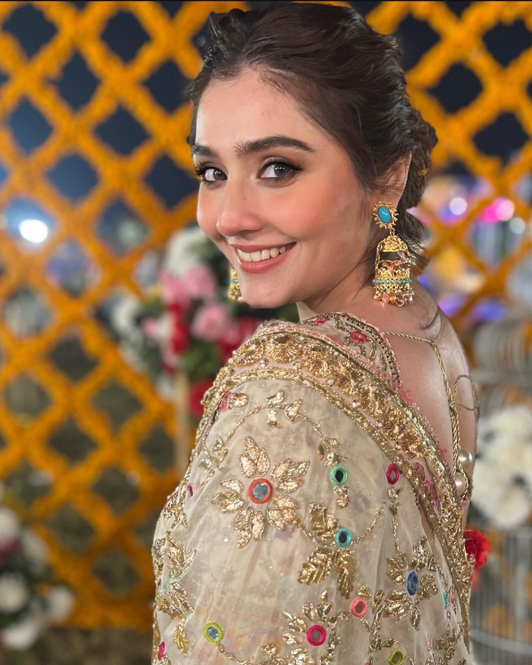 Durefishan Saleem Shines At A Family Wedding | Reviewit.pk