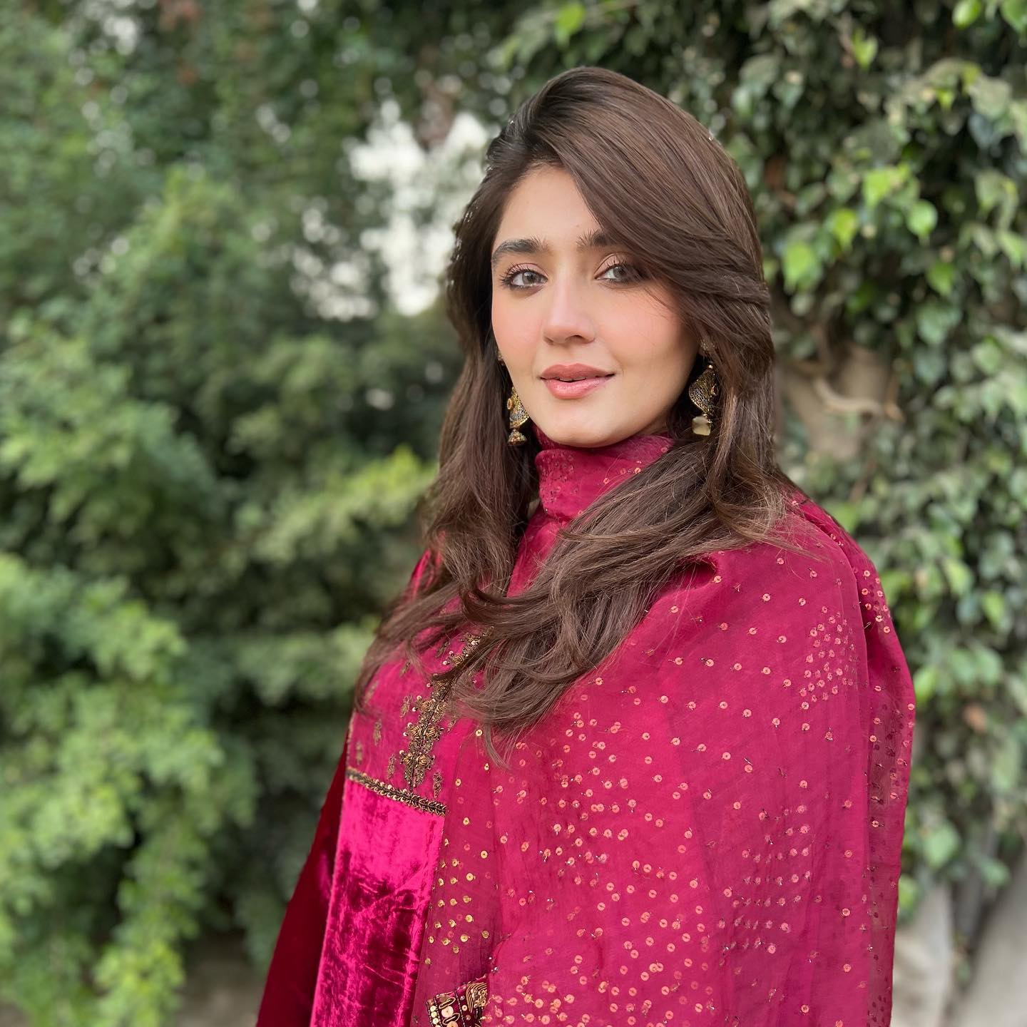 Durefishan Saleem Looks Like Royalty At A Family Wedding | Reviewit.pk