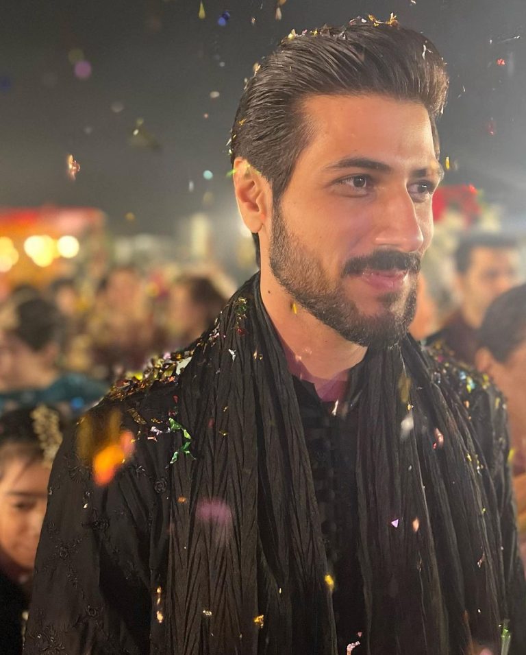 Durefishan Saleem Shines At A Family Wedding | Reviewit.pk