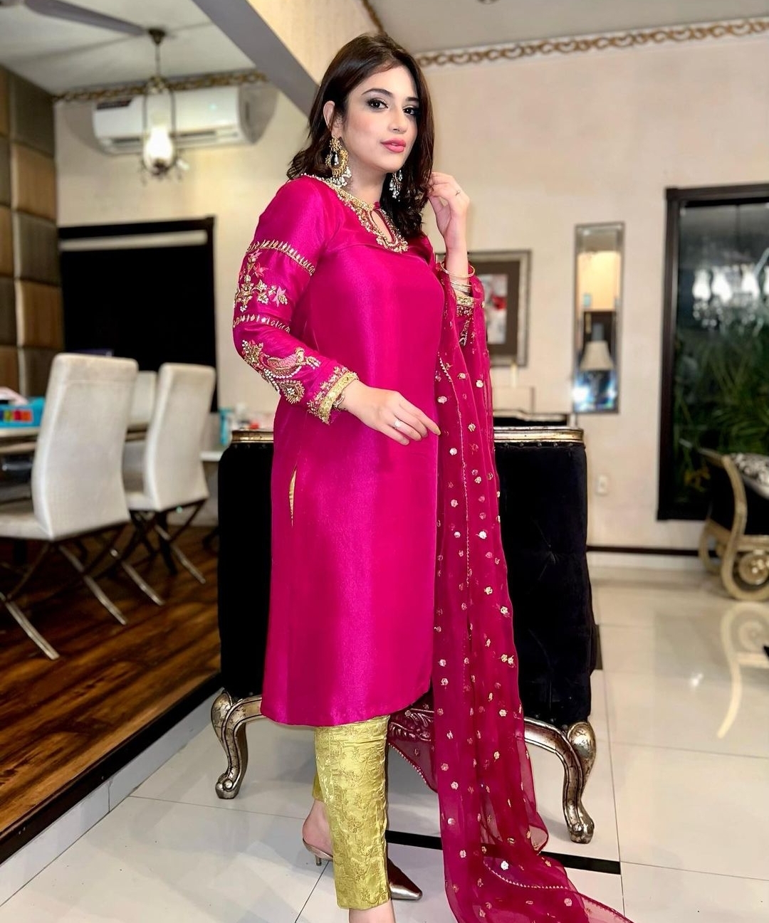 Faysal Quraishi Daughter Hanish Dances On Friend's Wedding | Reviewit.pk