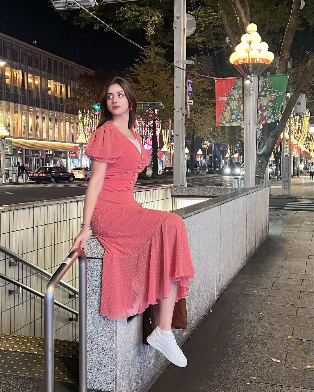 Jannat Mirza Takes A Trip To Japan | Reviewit.pk