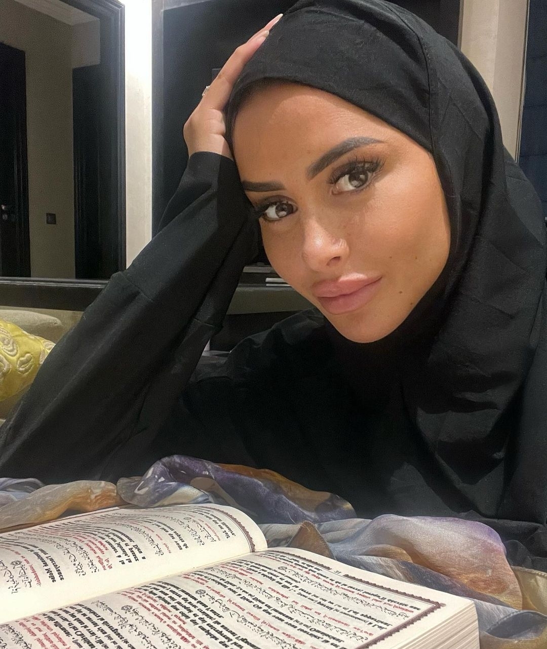 Famous French Model Embraces Islam - Shares Video | Reviewit.pk