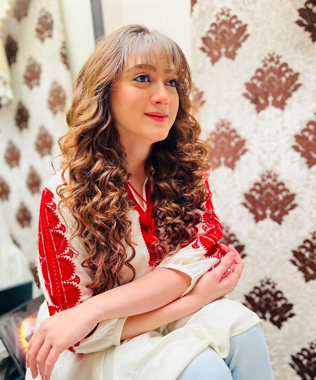 Momina Iqbal Celebrates Her Birthday With Style | Reviewit.pk