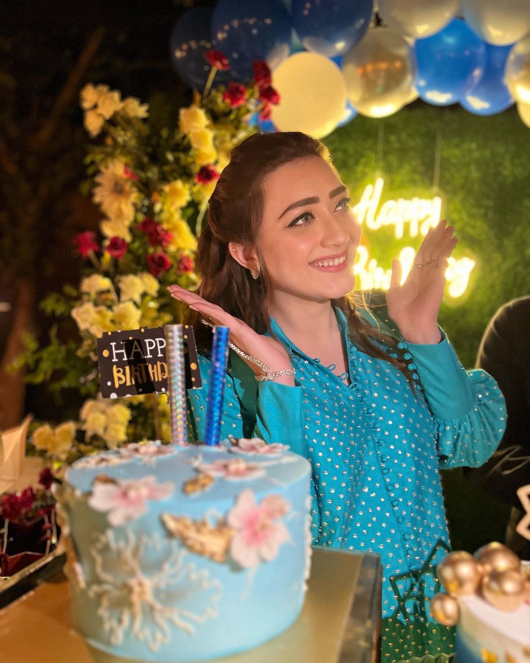 Momina Iqbal Celebrates Her Birthday With Style | Reviewit.pk