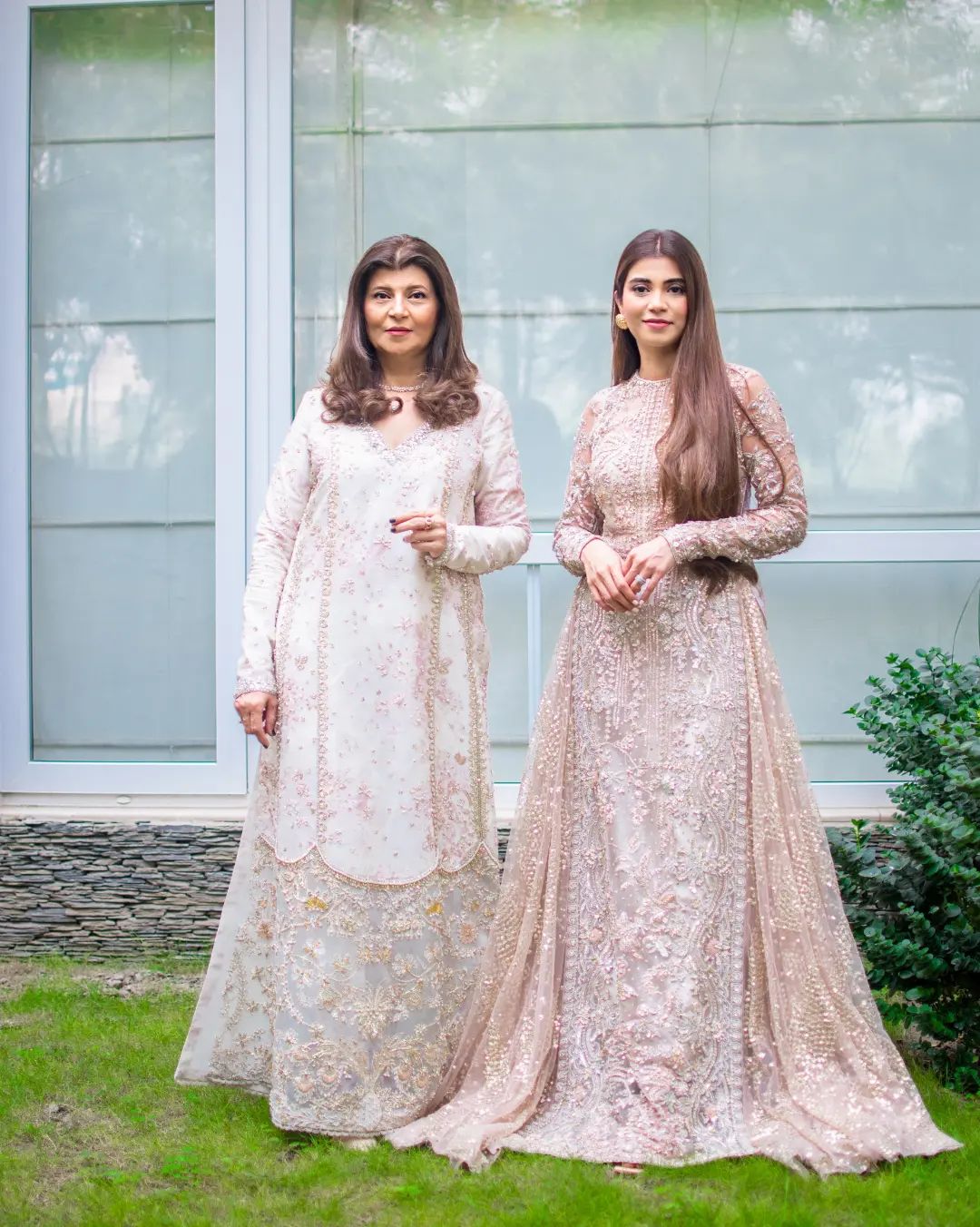Rubina Ashraf Dazzles With Daughter Minna Tariq In Latest Clicks ...