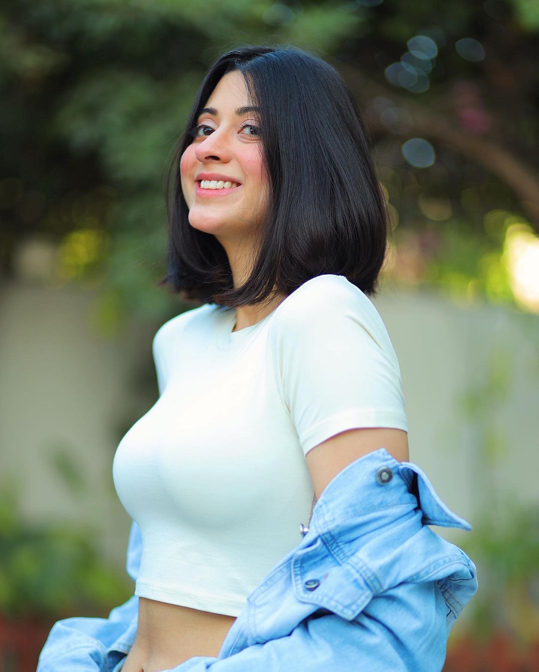 Sabeena Syed Looks Gorgeous In Her Latest Clicks | Reviewit.pk