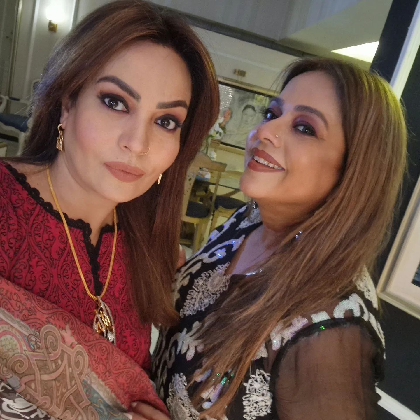 Sadia Imam Celebrates Birthday With Family | Reviewit.pk