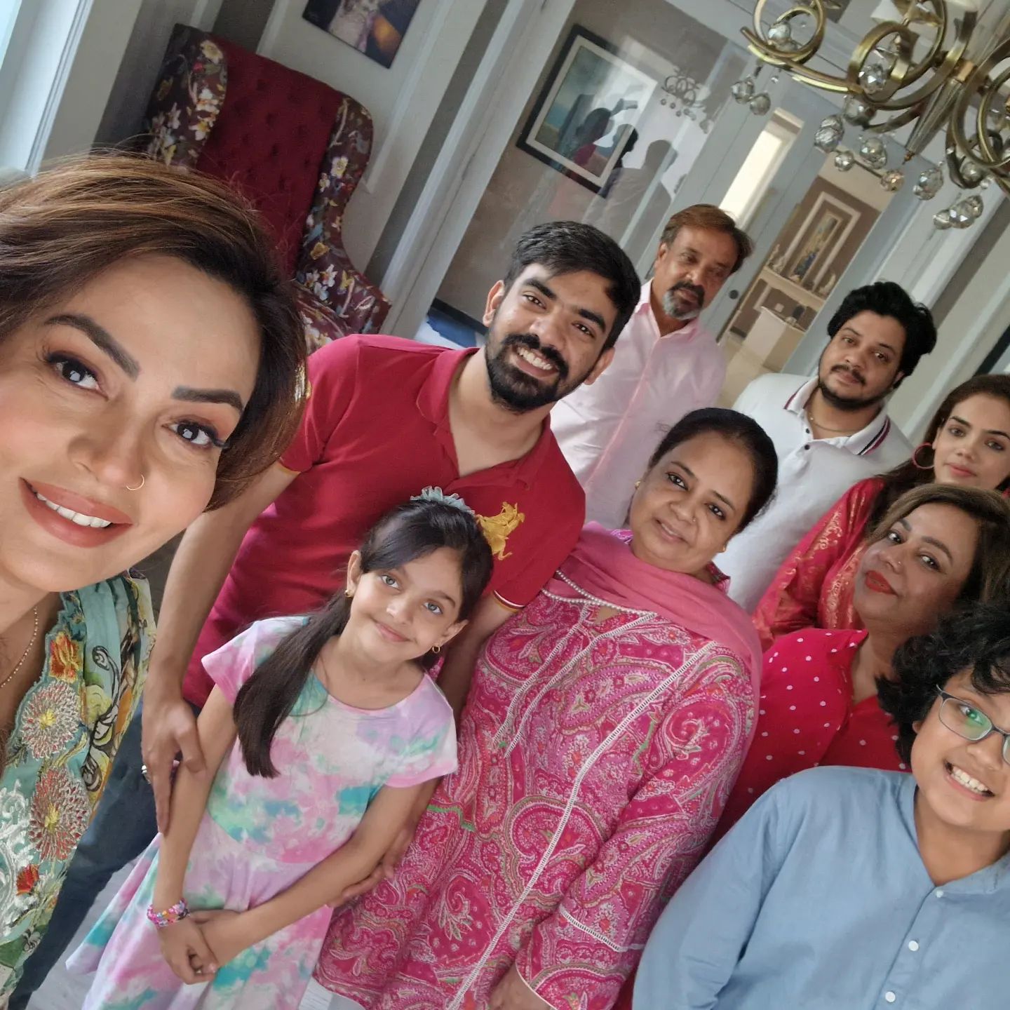 Sadia Imam Celebrates Birthday With Family | Reviewit.pk