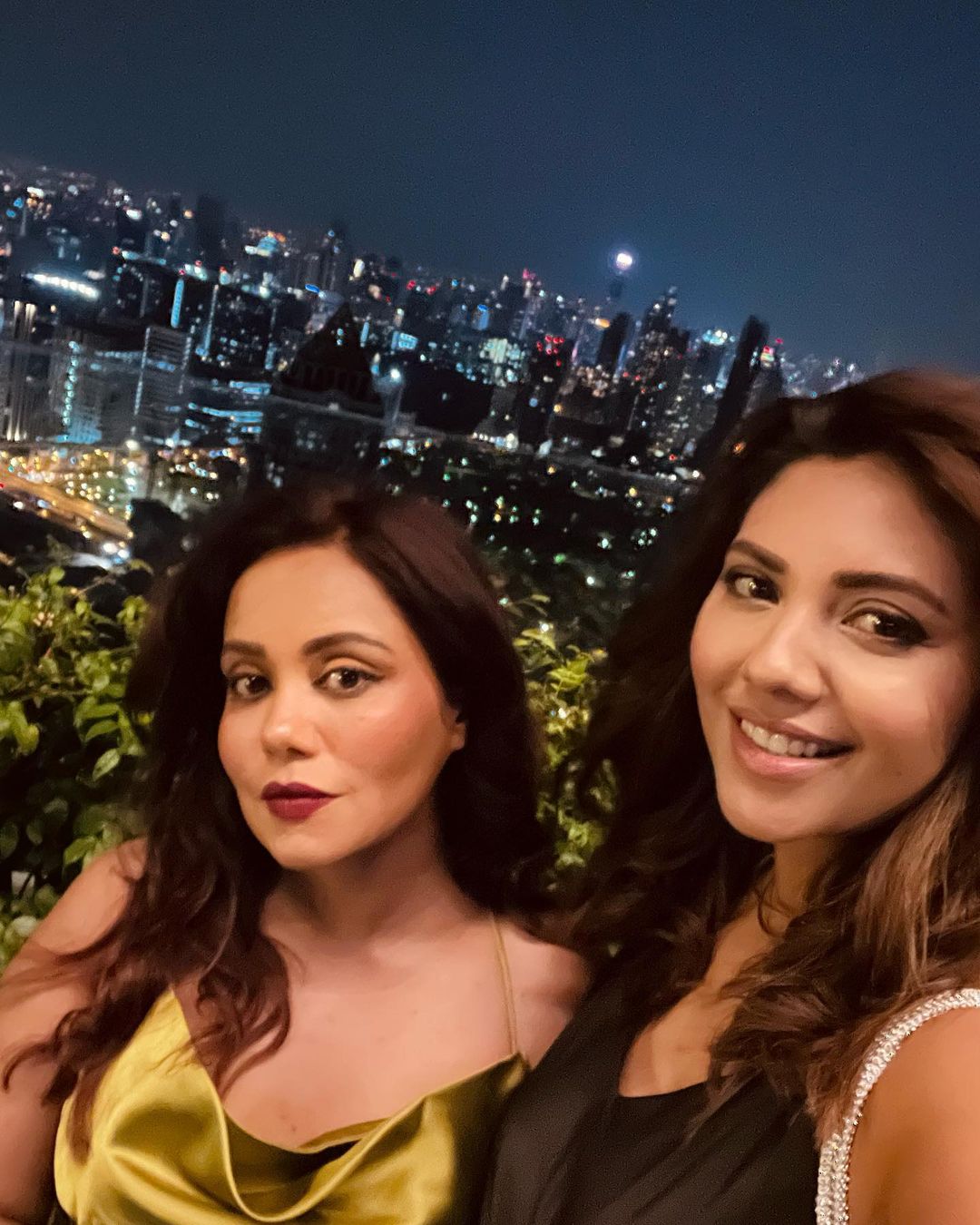 Sunita Marshall Had A Fun Trip With Friends In Bangkok | Reviewit.pk
