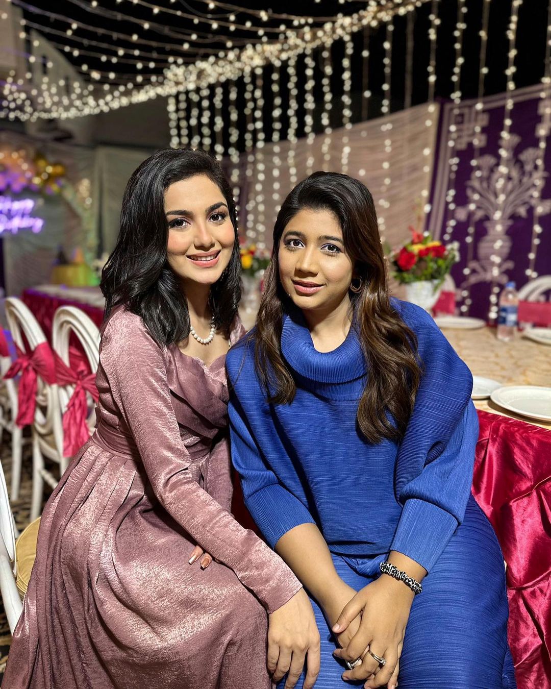 Syeda Tuba Celebrates Her Birthday With Friends | Reviewit.pk