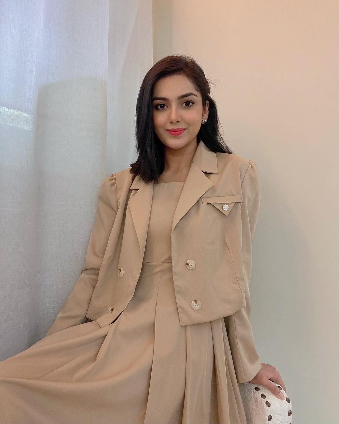 Syeda Tuba Celebrates Her Birthday With Friends | Reviewit.pk