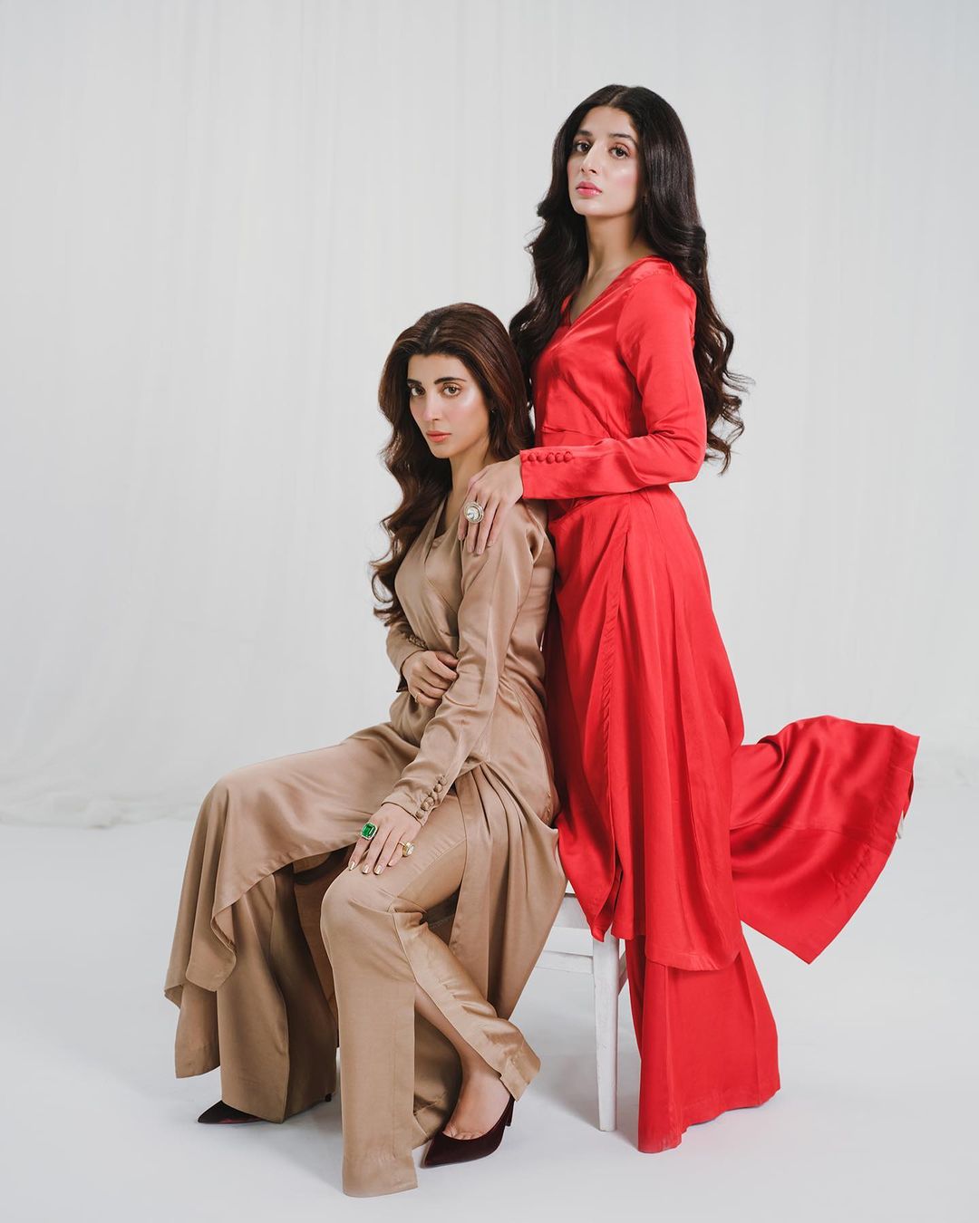 Urwa And Mawra Hocane Dazzle In Latest Shoot For Their Brand | Reviewit.pk