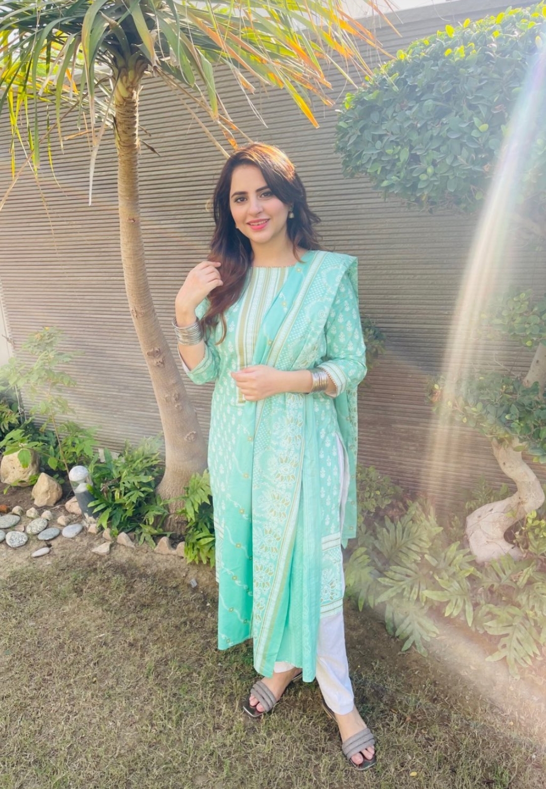 Fatima Effendi's New Adorable Family Pictures | Reviewit.pk