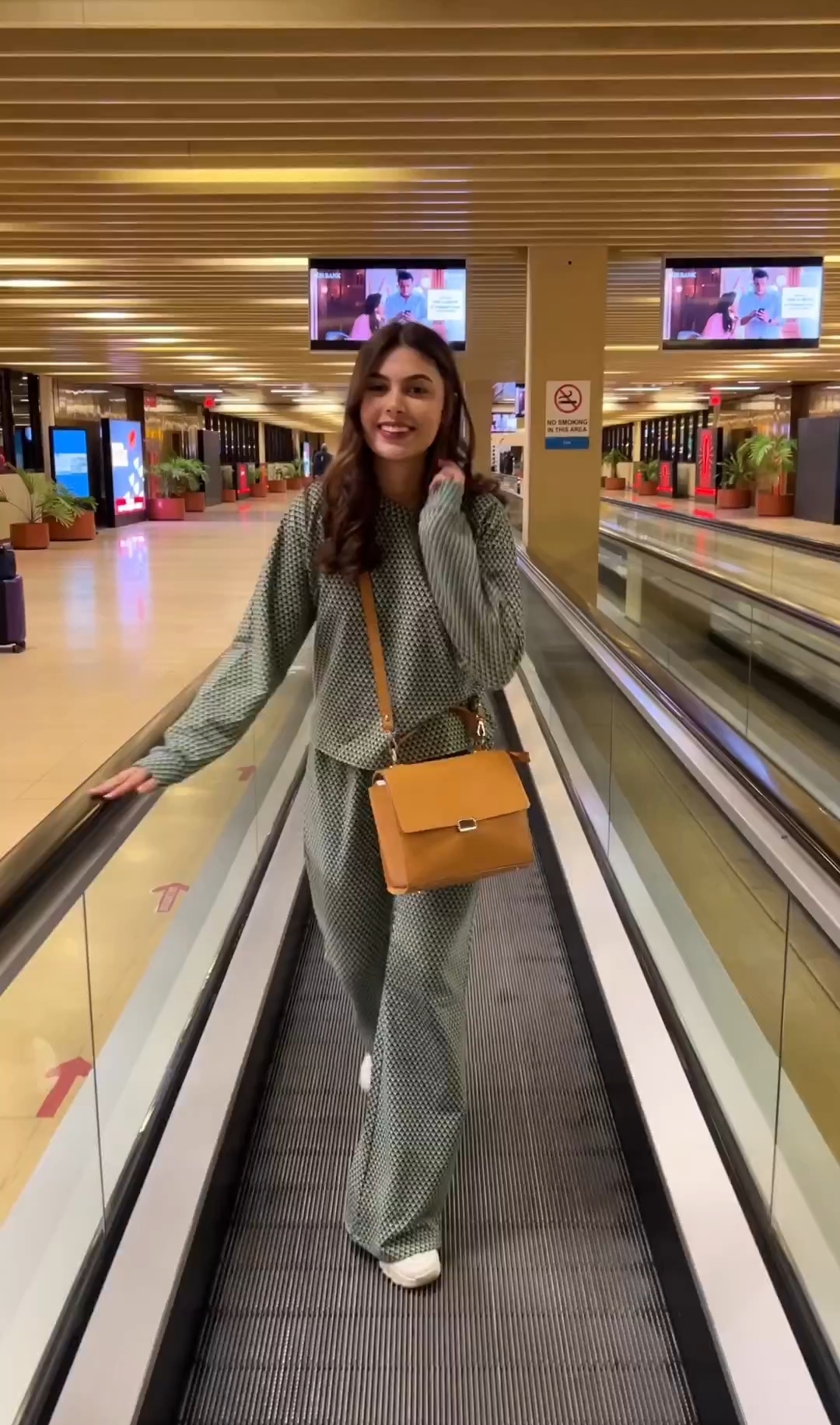 Vlogger Azlan Shah & Warisha In Kuala Lumpur for Honeymoon | Reviewit.pk