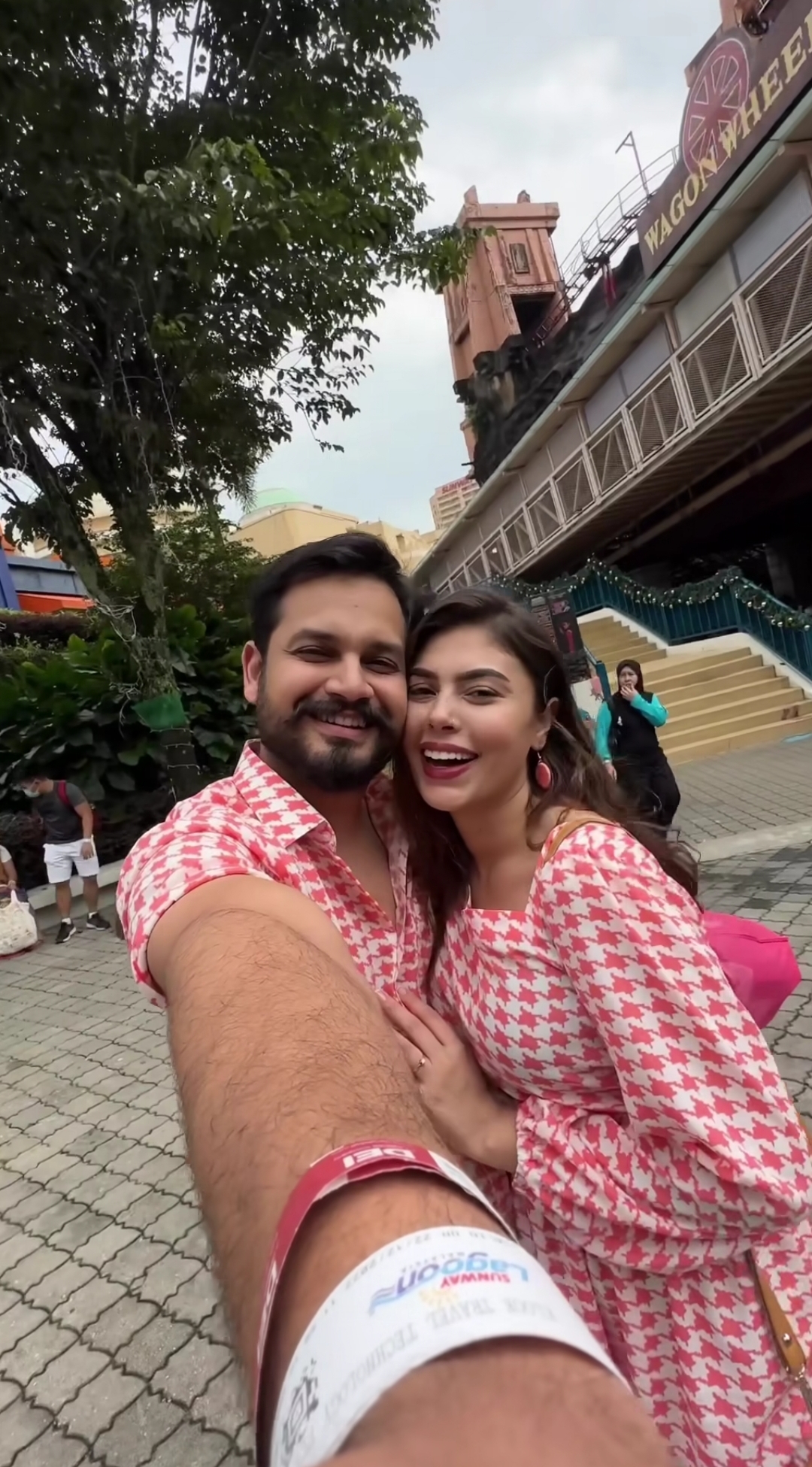 Vlogger Azlan Shah & Warisha In Kuala Lumpur for Honeymoon | Reviewit.pk