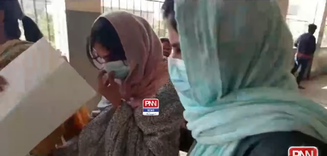 Dr Aamir Liaquat Third Wife Dania Malik Court Video - Public Reaction ...