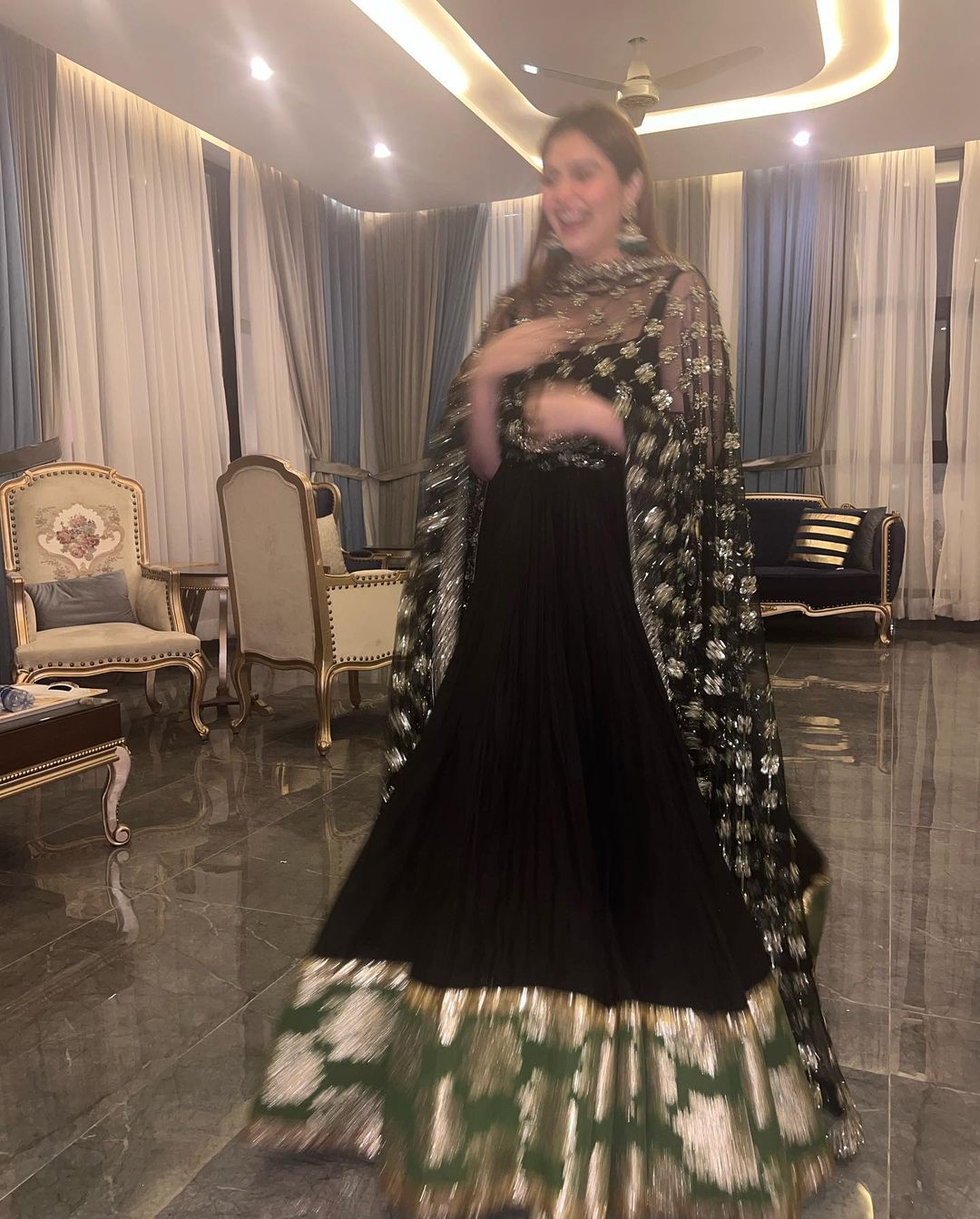 Heavy Criticism on Durrefishan's Revealing Eastern Outfit | Reviewit.pk