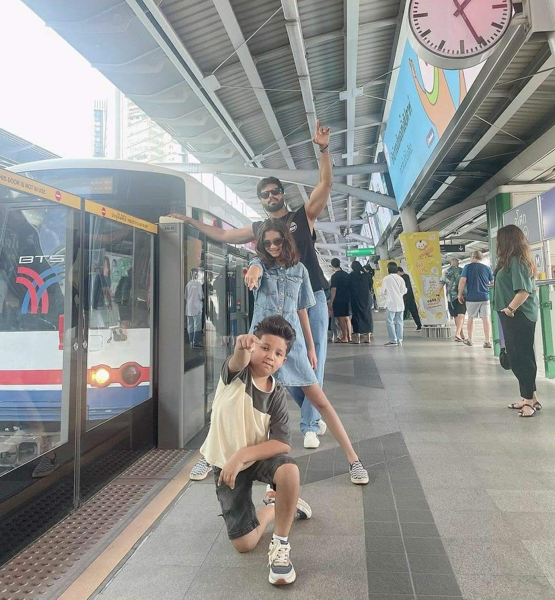 Fahad Mustafa New Family Pictures from Bangkok | Reviewit.pk