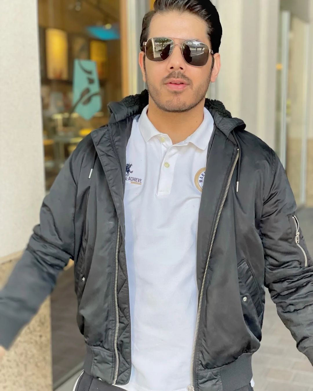 Goher Mumtaz New Pictures With His Wife Anam Goher | Reviewit.pk