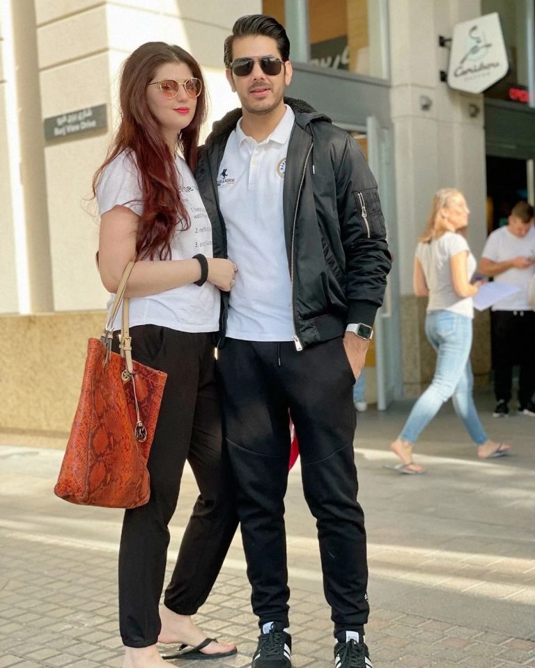 Goher Mumtaz New Pictures With His Wife Anam Goher | Reviewit.pk
